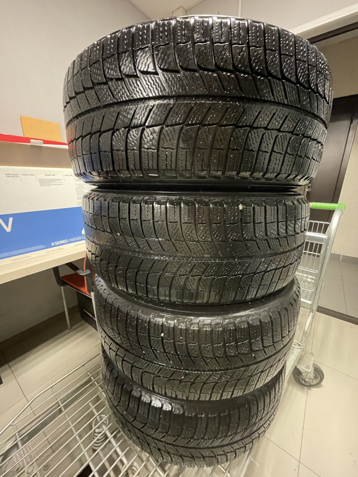 Шины зимние нешипованные Michelin 225/55 R17 на BMW 5 series (F10). Б/у ...