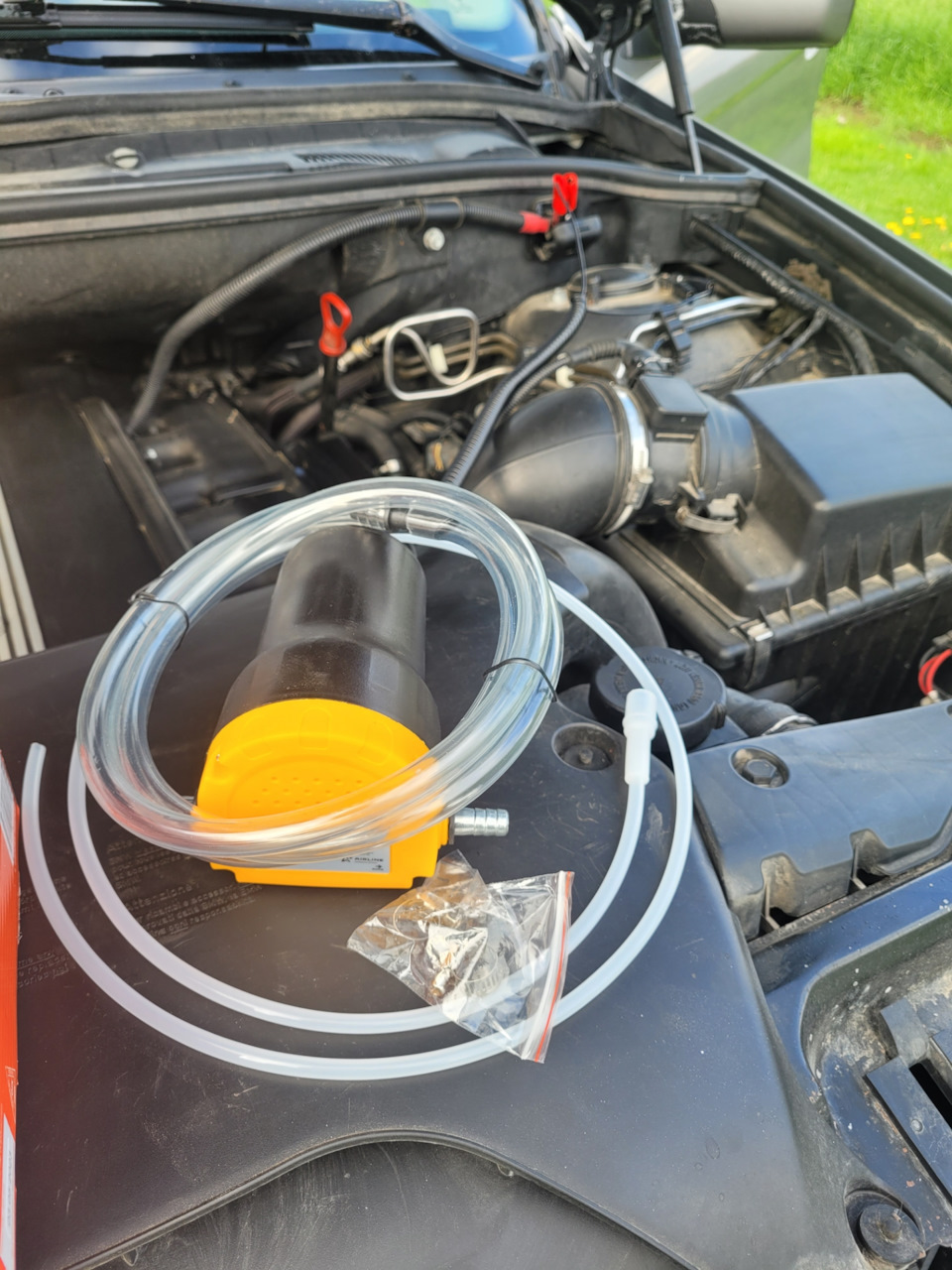 Прикупил Насос для откачки масла из двигателя через щуп. — BMW X5 (E53 ...