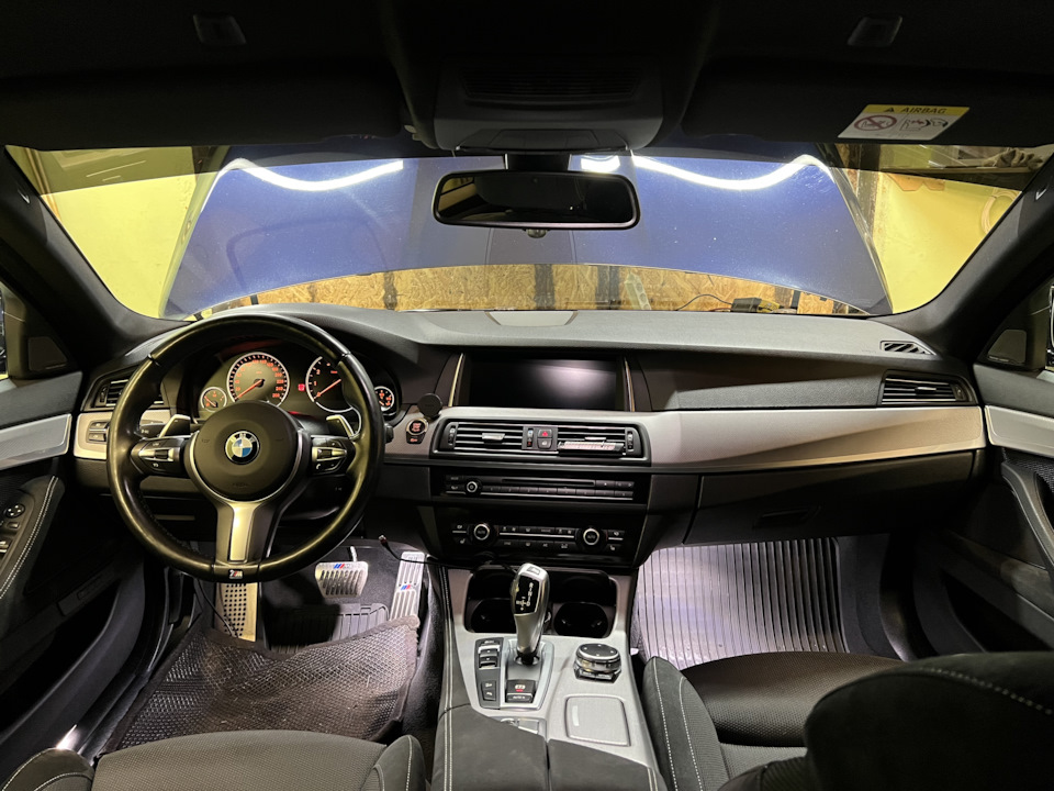 Лепестки на руль! +уплотнитель капота. — BMW 5 series (F10), 2 л, 2014 ...