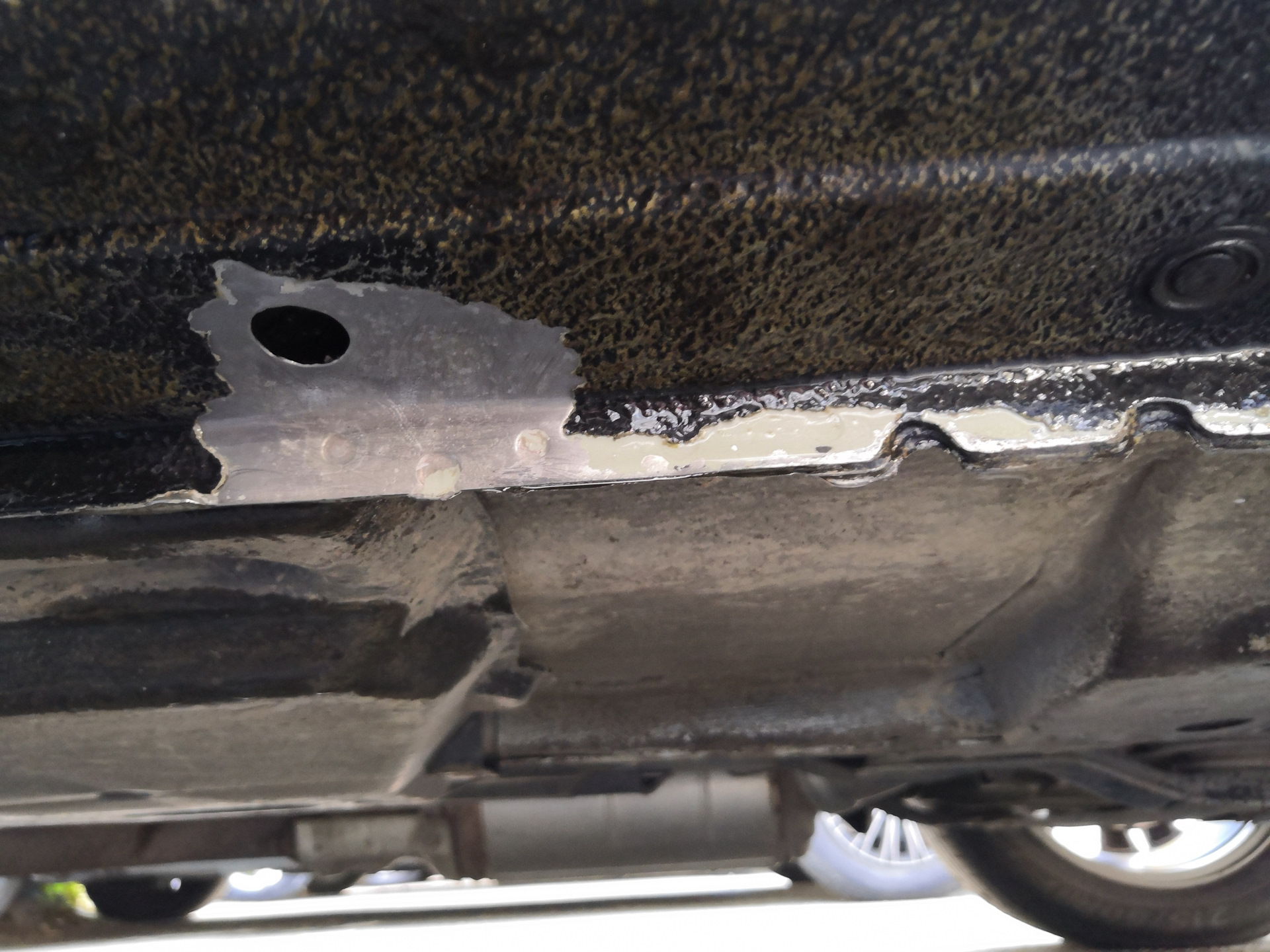 Мелкий ремонт порогов — Nissan Qashqai+2, 2 л, 2012 года | своими ...