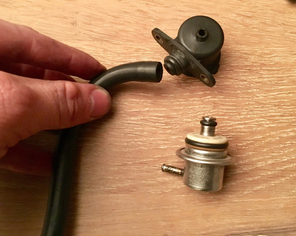 9443597 / адаптер регулятора давления топлива — Volvo S40 (1G), 2 л ...