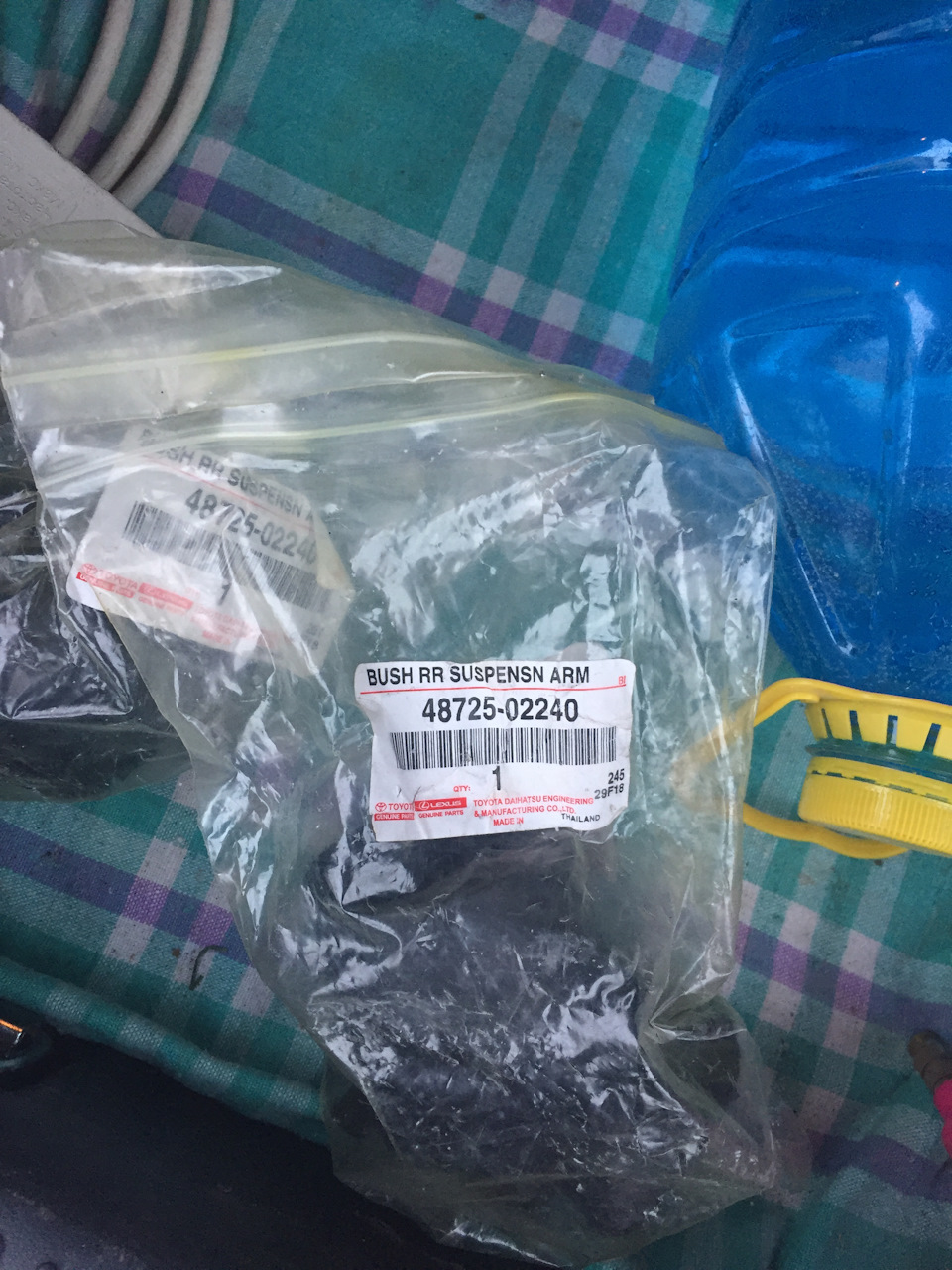 Замена сайлентблоков задней балки — Toyota Corolla (120), 1,4 л, 2006 ...