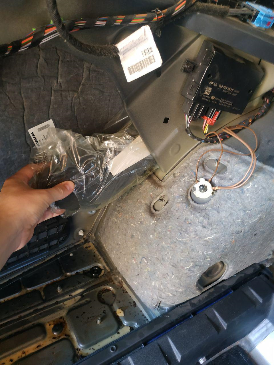 В пошуках стуку. Частина 2. — Volkswagen Passat Variant (B6), 2 л ...