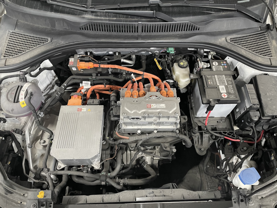 Под капотом, электродвигатель e-lavida e-bora e-golf — Volkswagen e-Lavida, 2021 года ...