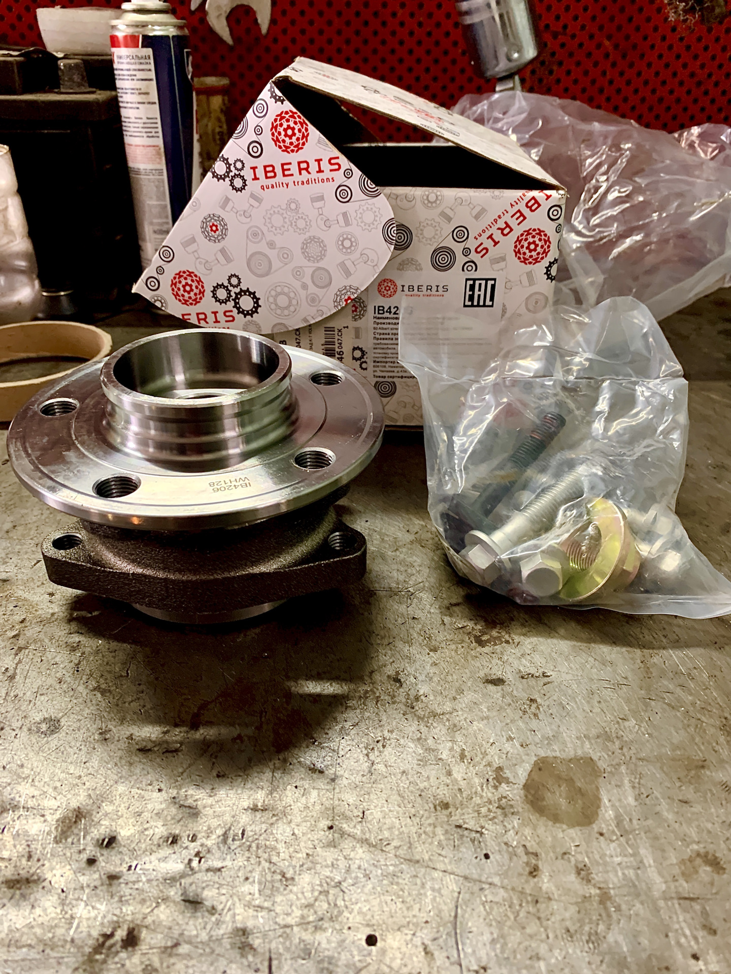 Замена задней ступицы — Volvo XC90 (1G), 2,5 л, 2011 года | своими ...