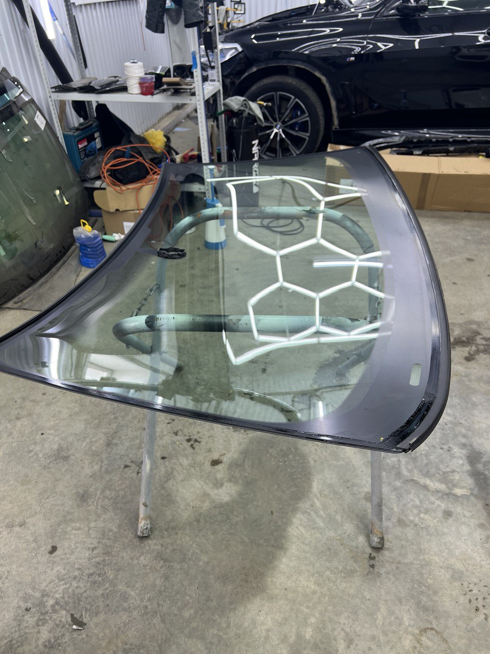 Замена лобового стекла — Audi Q3 (1G), 2 л, 2013 года | запчасти | DRIVE2