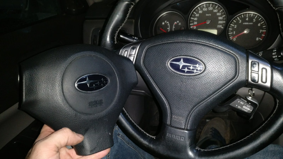 Подушка руля, центральная консоль — Subaru Forester (SG), 2 л, 2006 ...