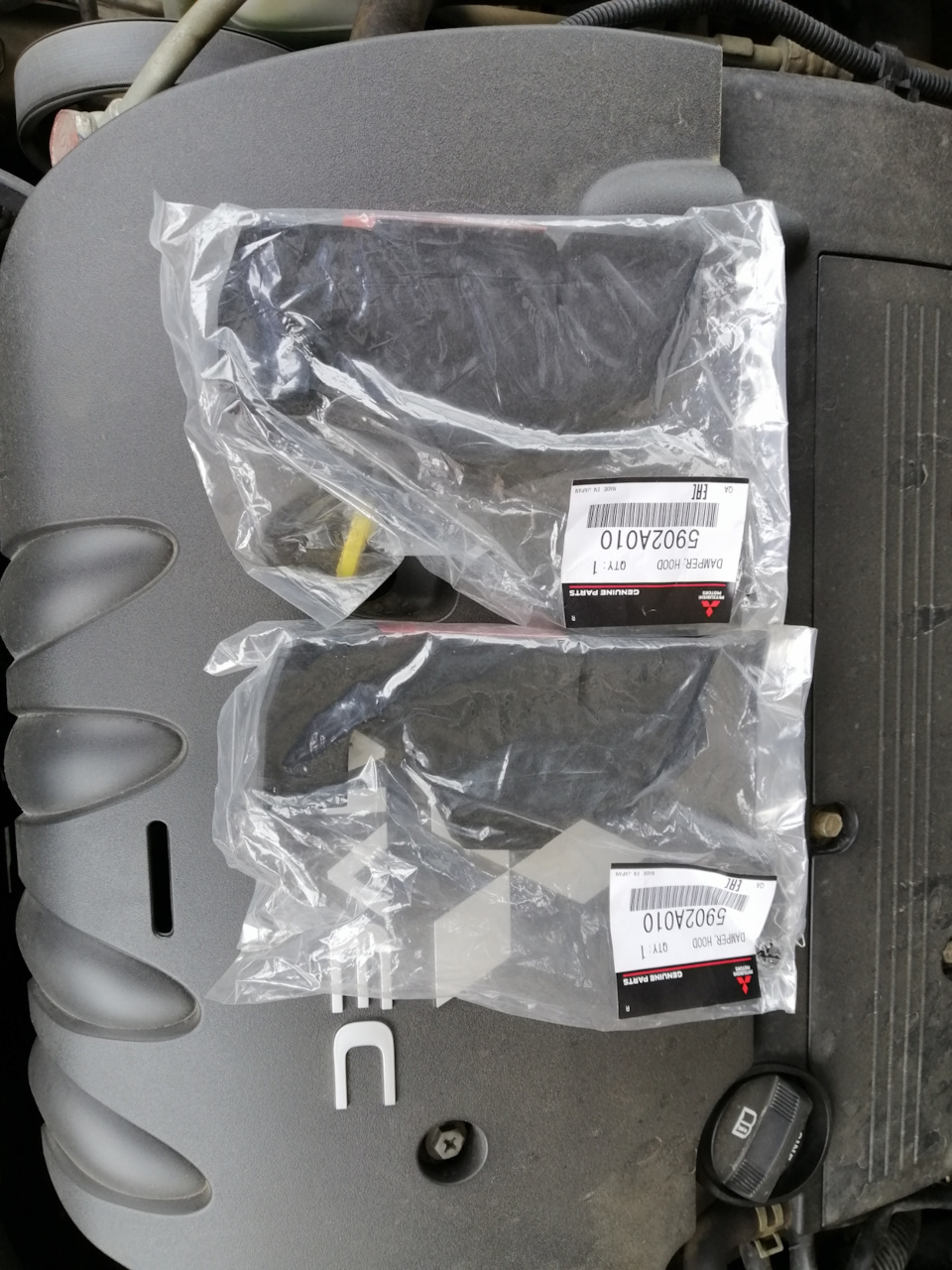 5902A010 Демпфер капота Mitsubishi | Запчасти на DRIVE2