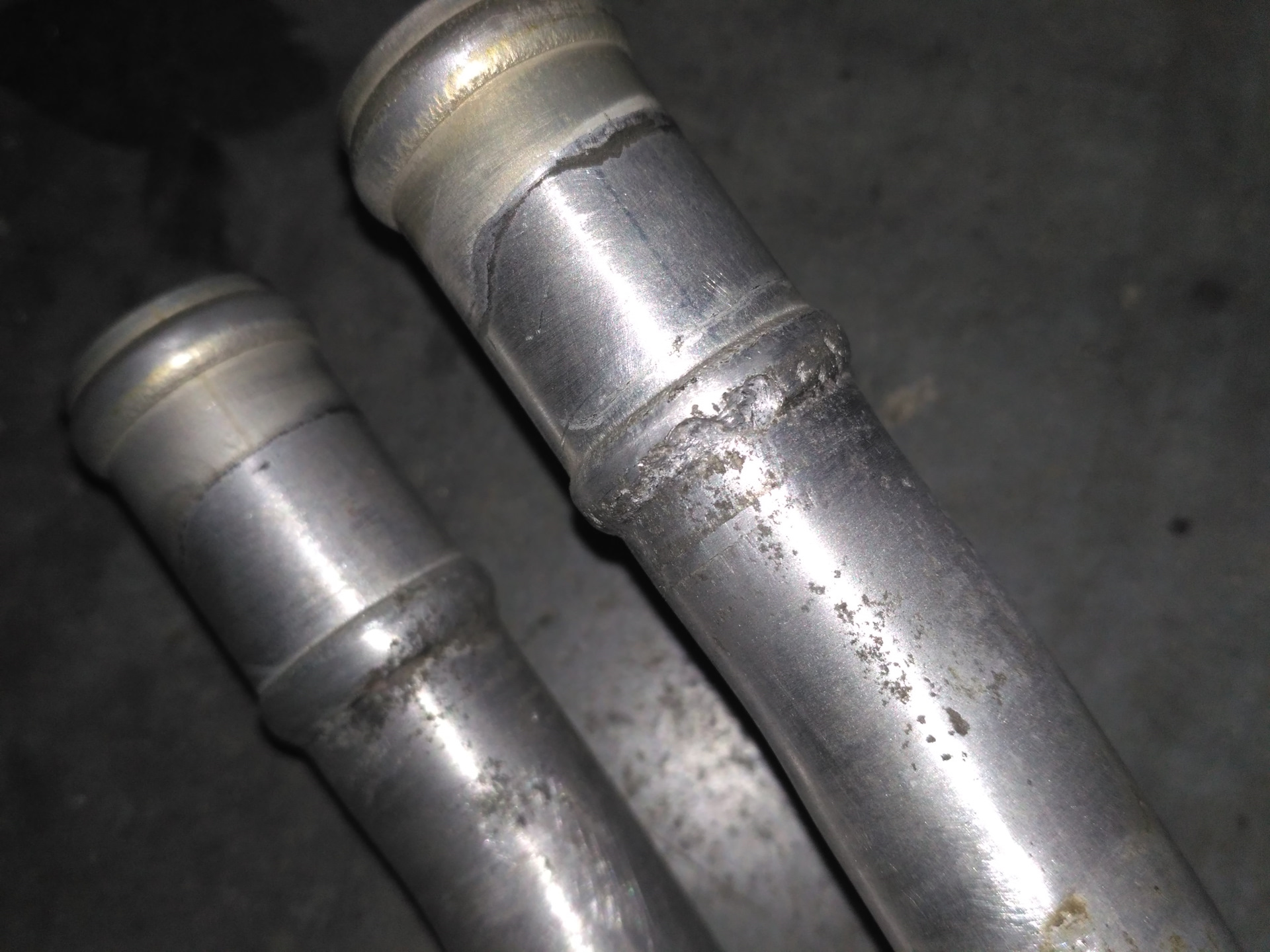 Замена трубки ОЖ, левый подкрылок — Audi Q7 (1G), 3 л, 2008 года ...