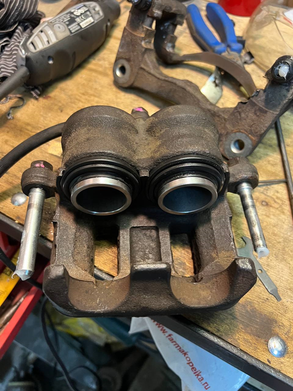 MR510538 Суппорт тормозной передний левый (L) Mitsubishi | Запчасти на ...