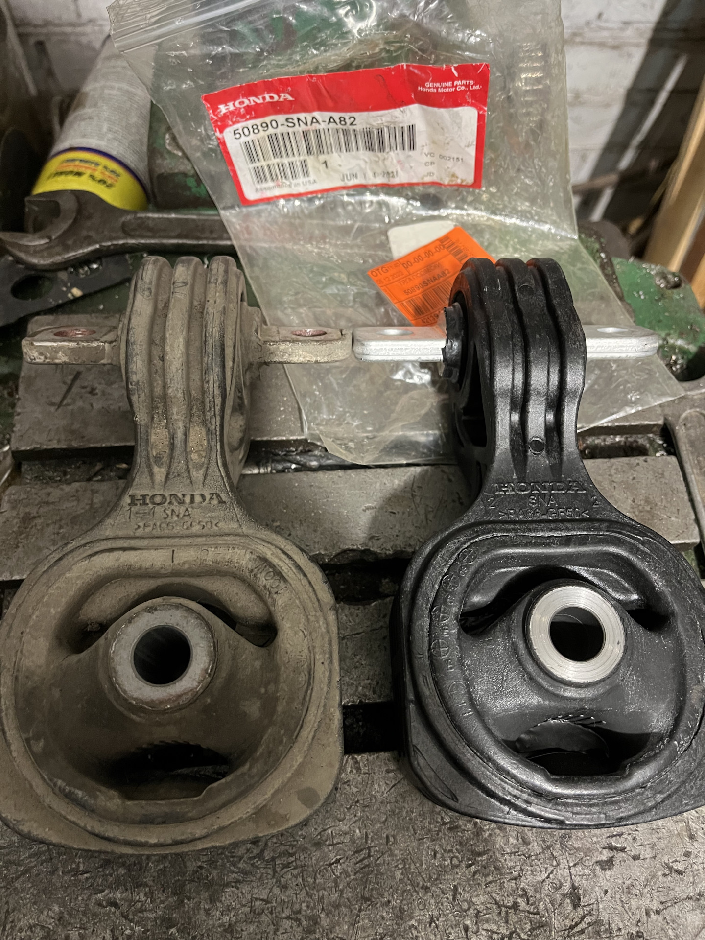 Замена подушки двигателя . — Honda Civic 4D (8G), 1,8 л, 2008 года ...