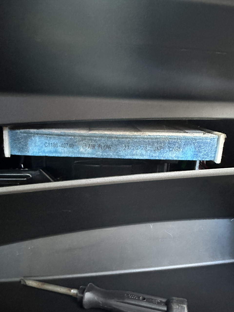 Замена воздушного и салонного фильтра GEELY Coolray — Geely Coolray (1G ...