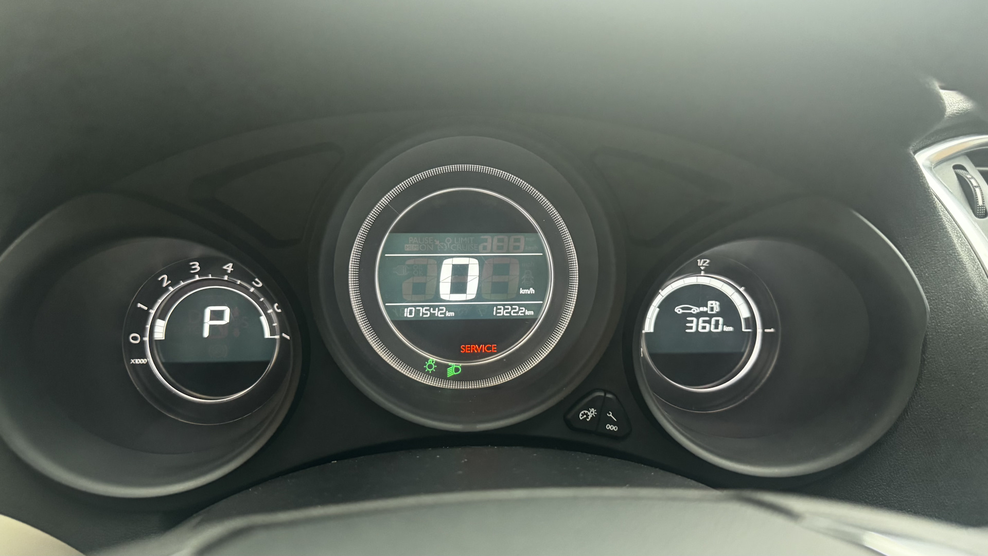 Непонятка от машины с моторным маслом — Citroen C4 L, 1,6 л, 2015 года ...