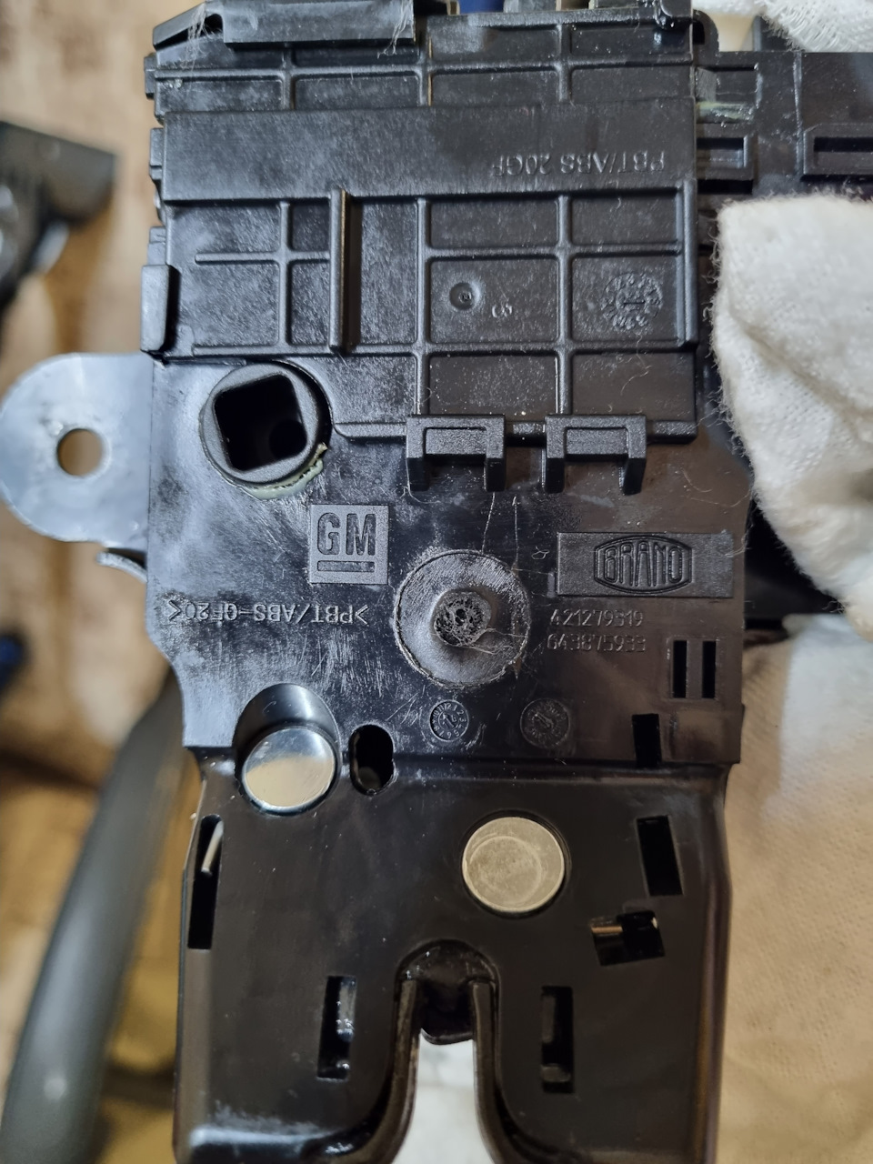 13501988 Замок двери задней-откидной ASTRA-J/CASCADA/INSIGNIA GM ...