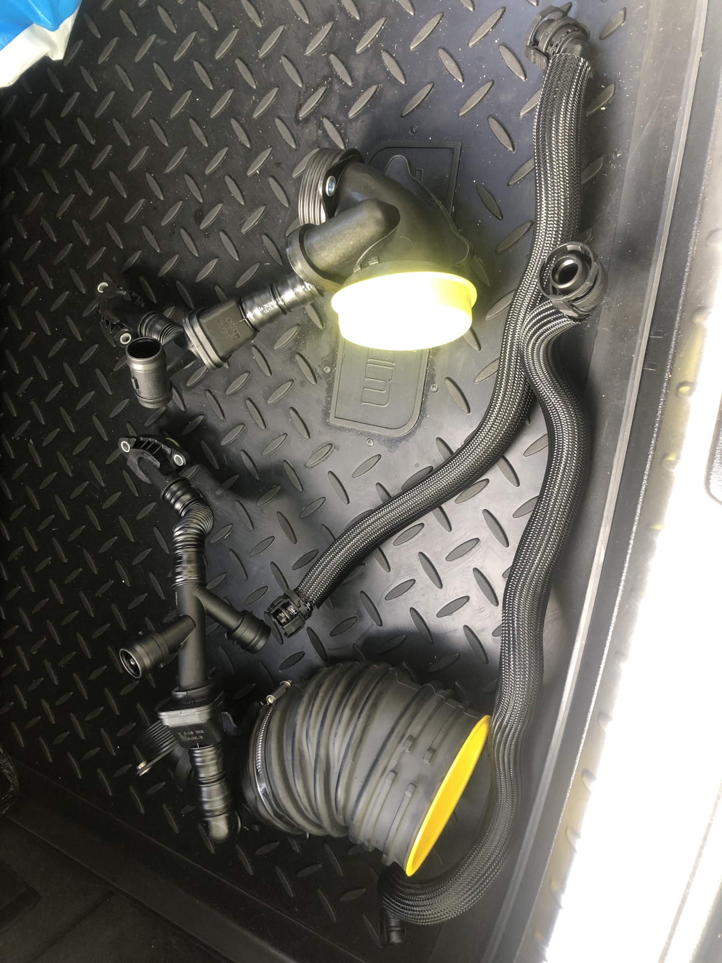 Замена коробов воздухопритока — BMW X6 M (E71), 1,4 л, 2009 года ...