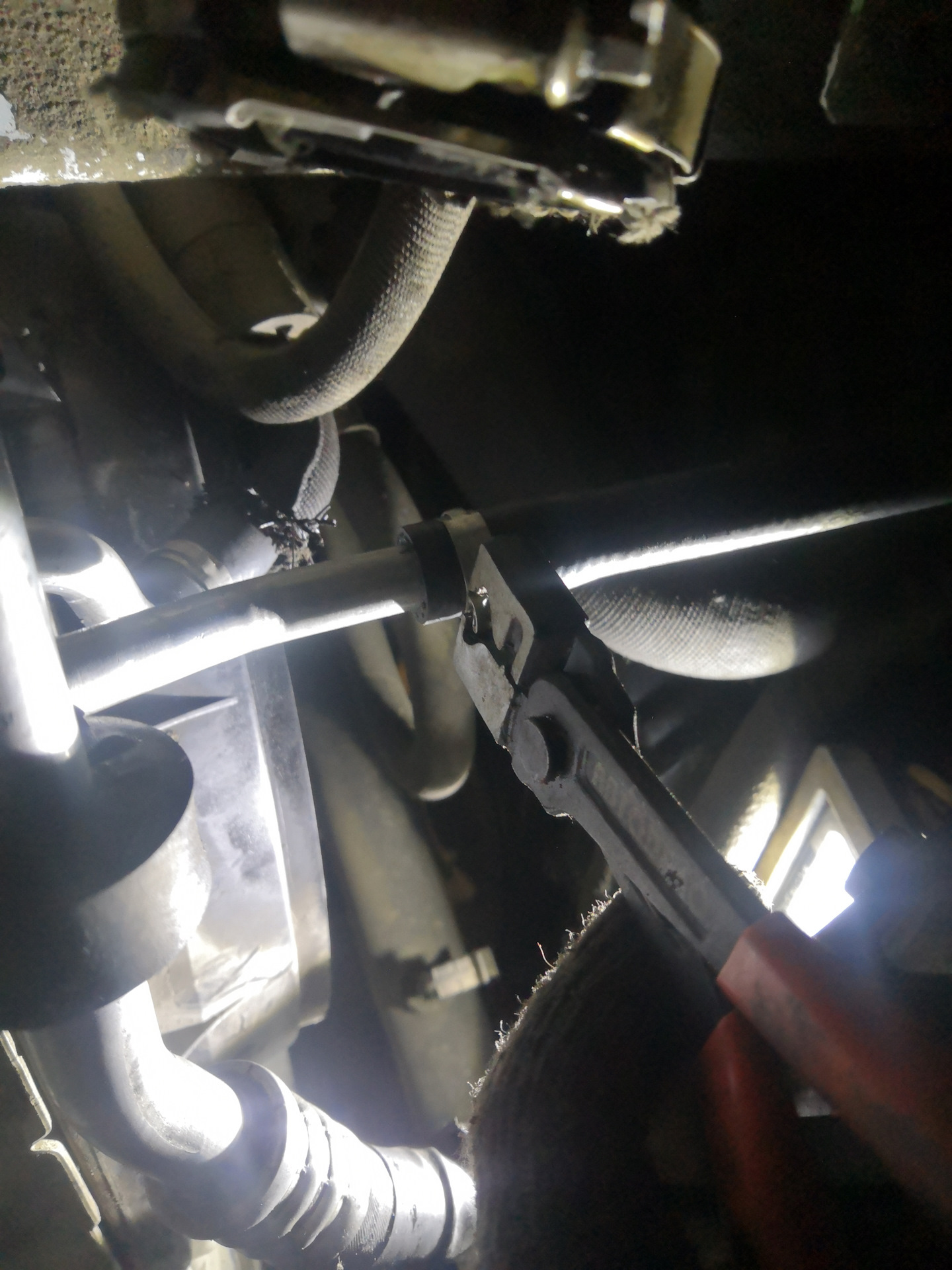 Потек ГУР Audi Q7 4L — Audi Q7 (1G), 3 л, 2011 года | своими руками ...