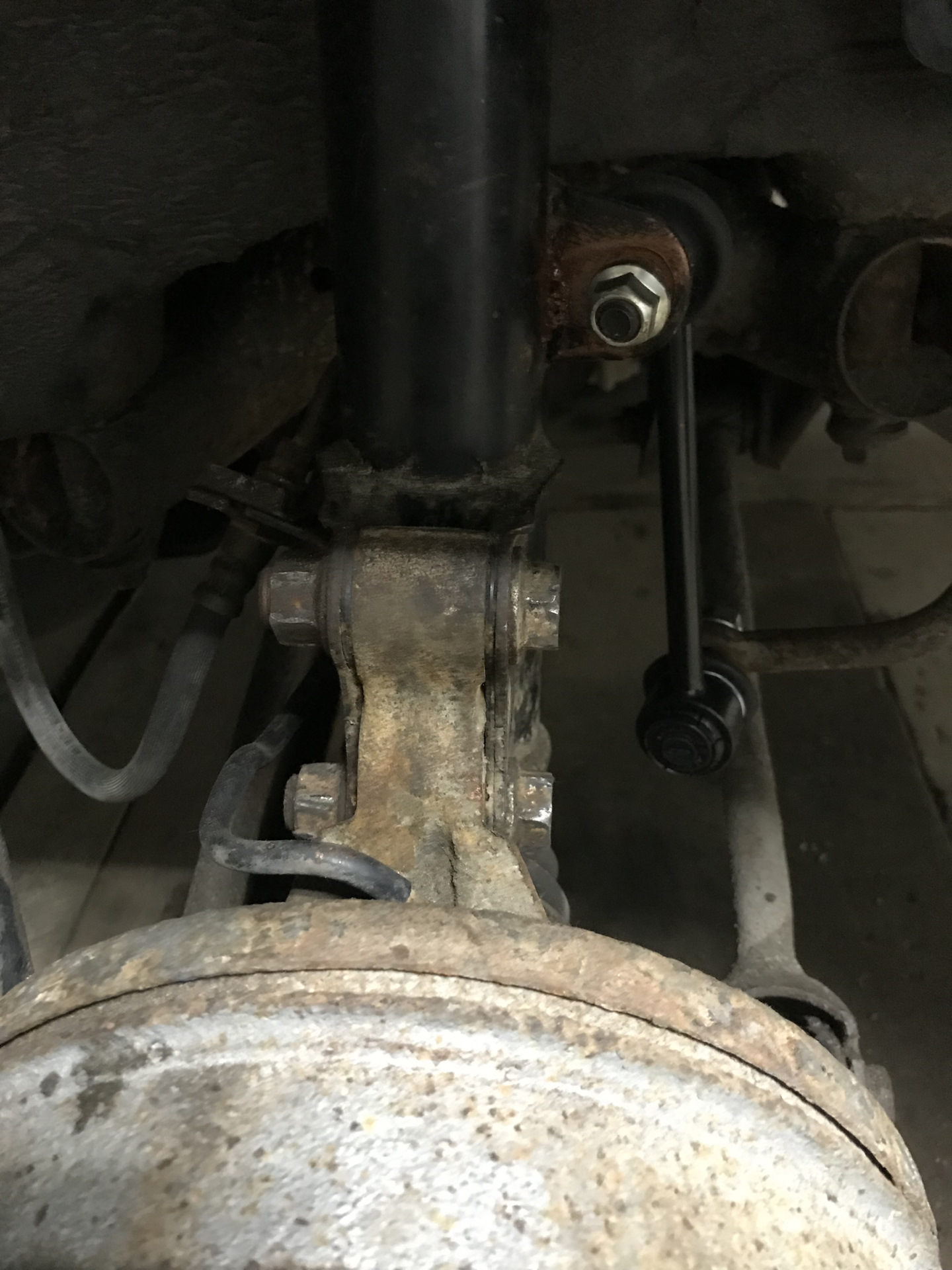 Опора задней стойки. — Toyota Corolla (100), 1,6 л, 1996 года ...