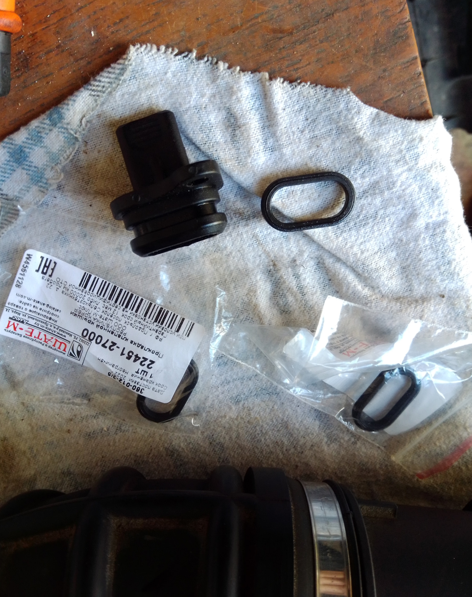 Мокрота вокруг колодцев форсунок…не критично, но… — Opel Antara, 2 л ...