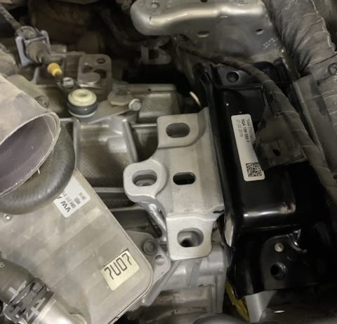 5QA199555F Подушка (опора) КПП VAG | Запчасти на DRIVE2