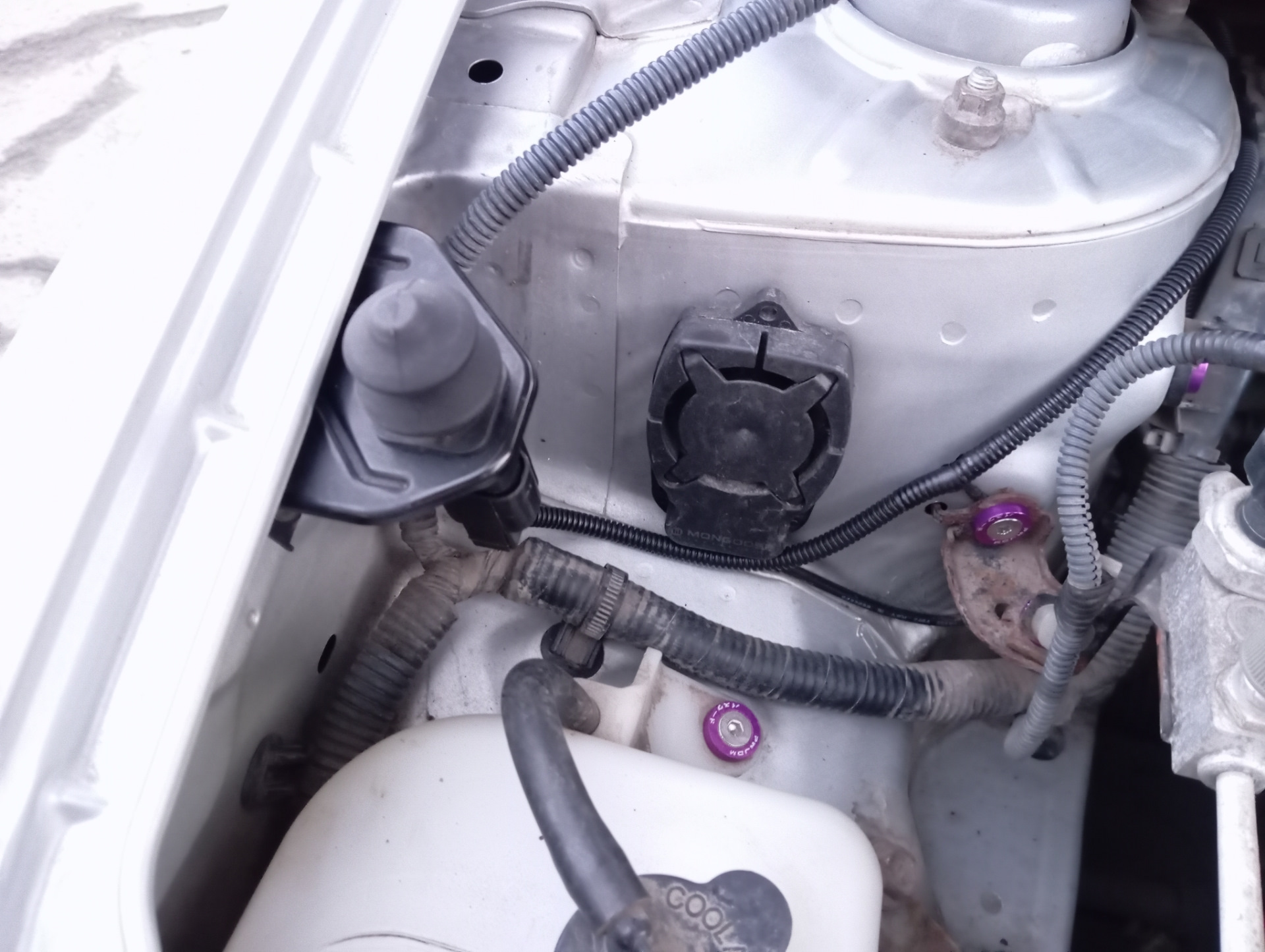 27. Концевик капота Airtrek — Toyota Corolla Fielder (E140), 1,5 л ...