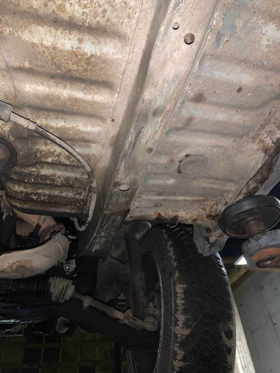 Фотографии от прошлых владельцев и фото нанешнего состояния замазки ...