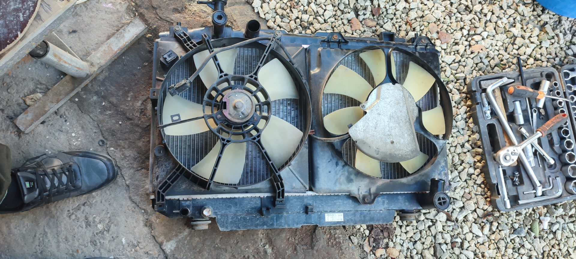 Замена радиатора. — Toyota RAV4 (II), 2 л, 2001 года | поломка | DRIVE2