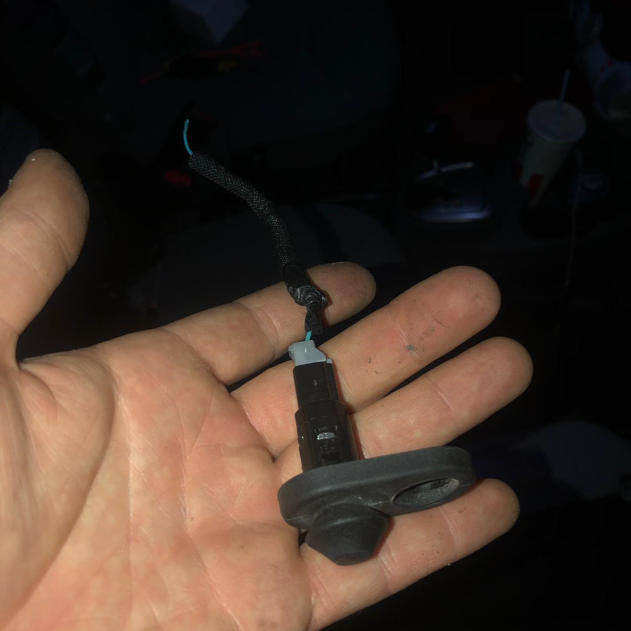 Нашёл концевик на пассажирскую дверь! — Citroen C1 (1G), 1 л, 2011 года ...