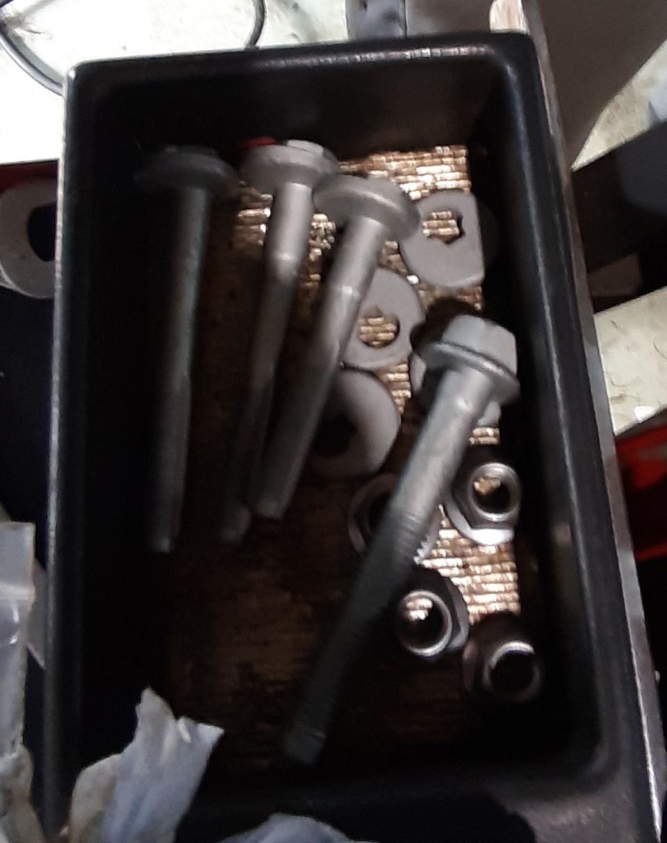 11561300 БОЛТ М14 GM | Запчасти на DRIVE2