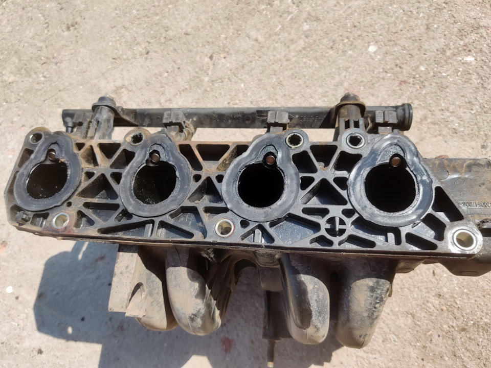 Renault Logan. Замена прокладок впускного коллектора. — Renault Logan ...