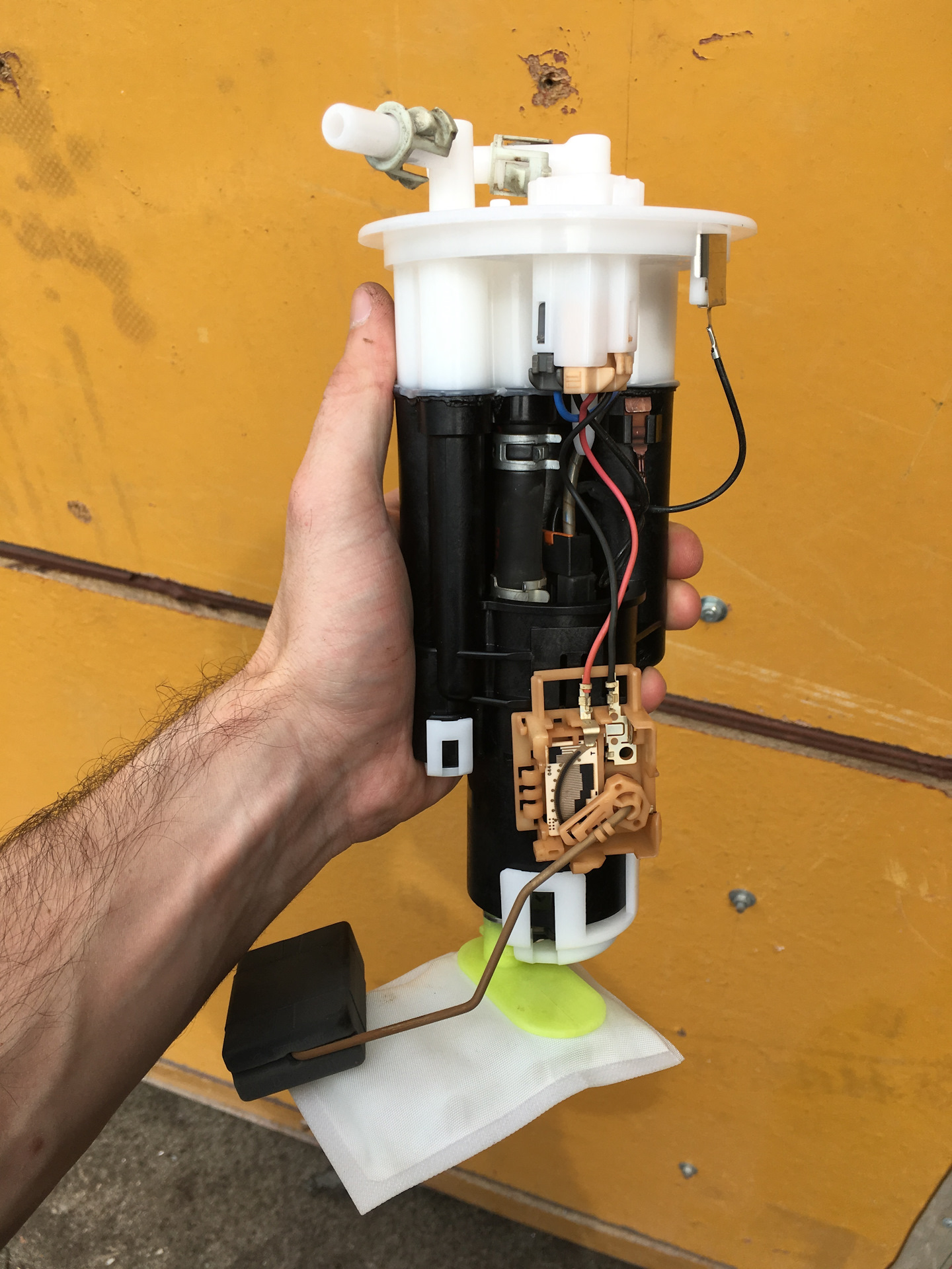 Замена топливного фильтра+сетки — Honda Torneo, 2 л, 2002 года ...