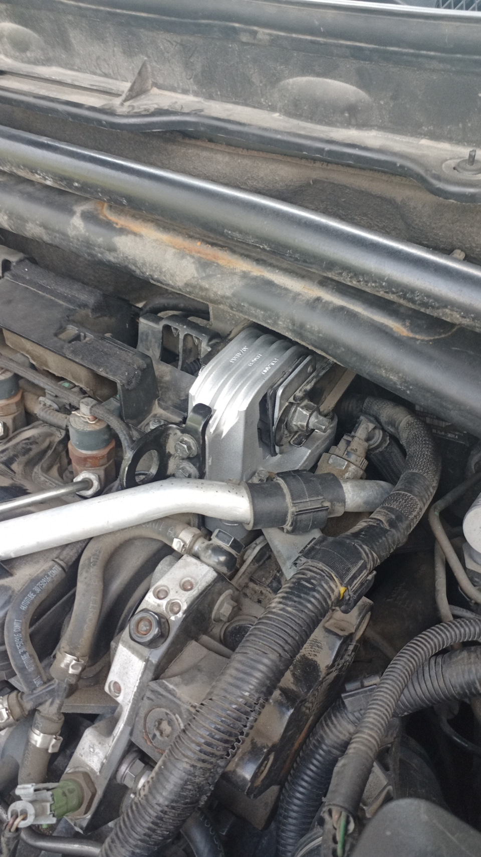 Замена верхней опоры двигателя. — Volvo XC90 (1G), 2,4 л, 2008 года ...