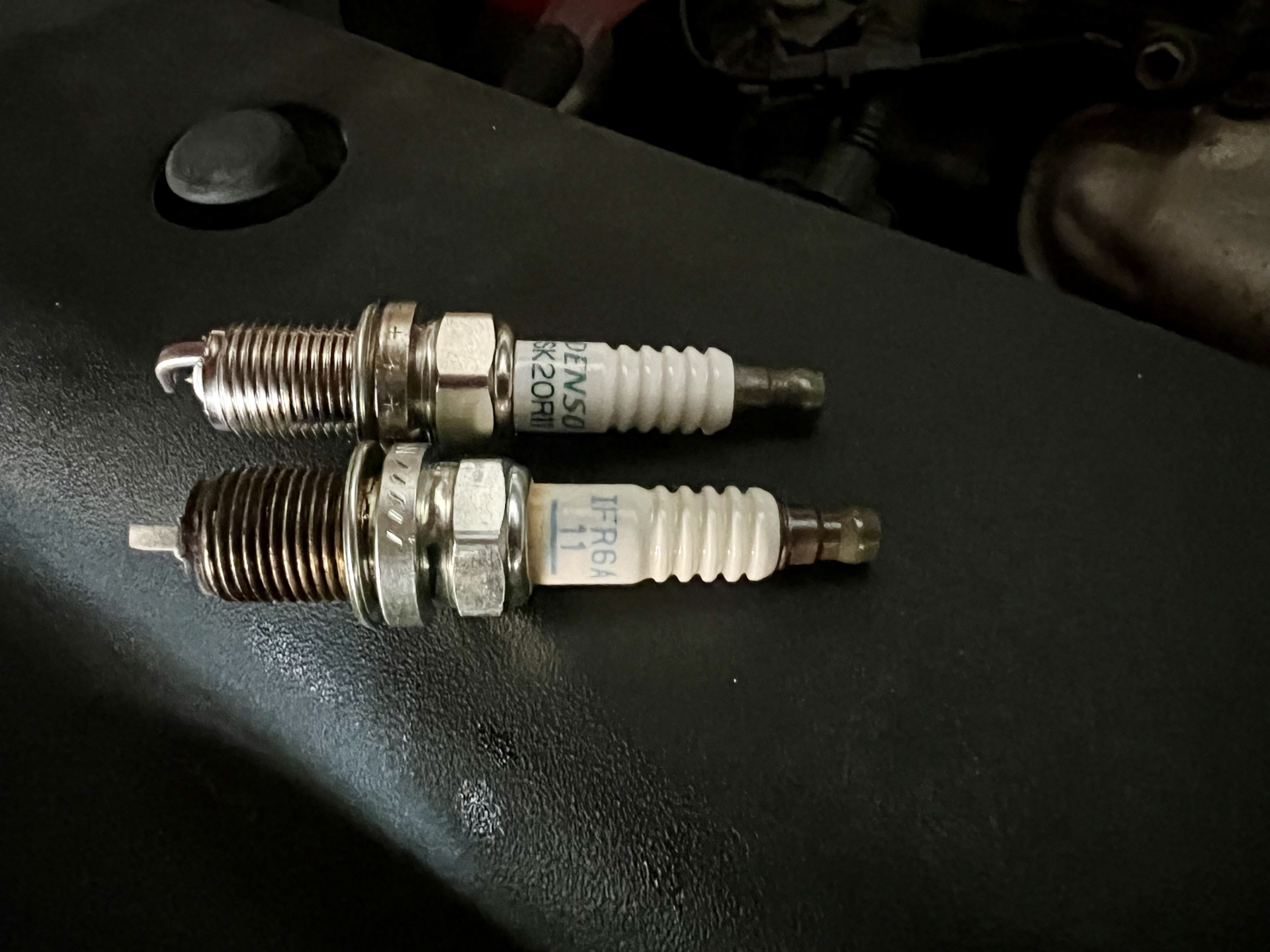 Замена свечей зажигания — Toyota RAV4 (III), 2,4 л, 2012 года ...