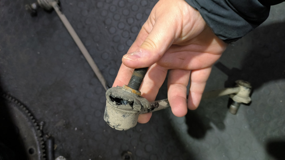 Замена стоек и втулок стабилизатора. — Toyota Isis, 1,8 л, 2011 года ...