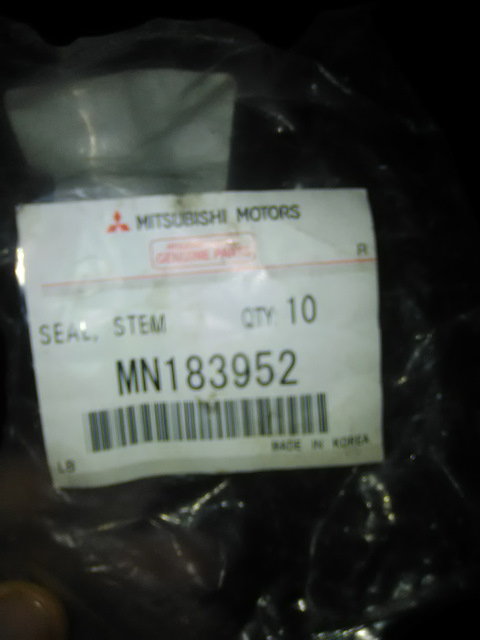MN183952 Сальник штока впускного клапана Mitsubishi | Запчасти на DRIVE2