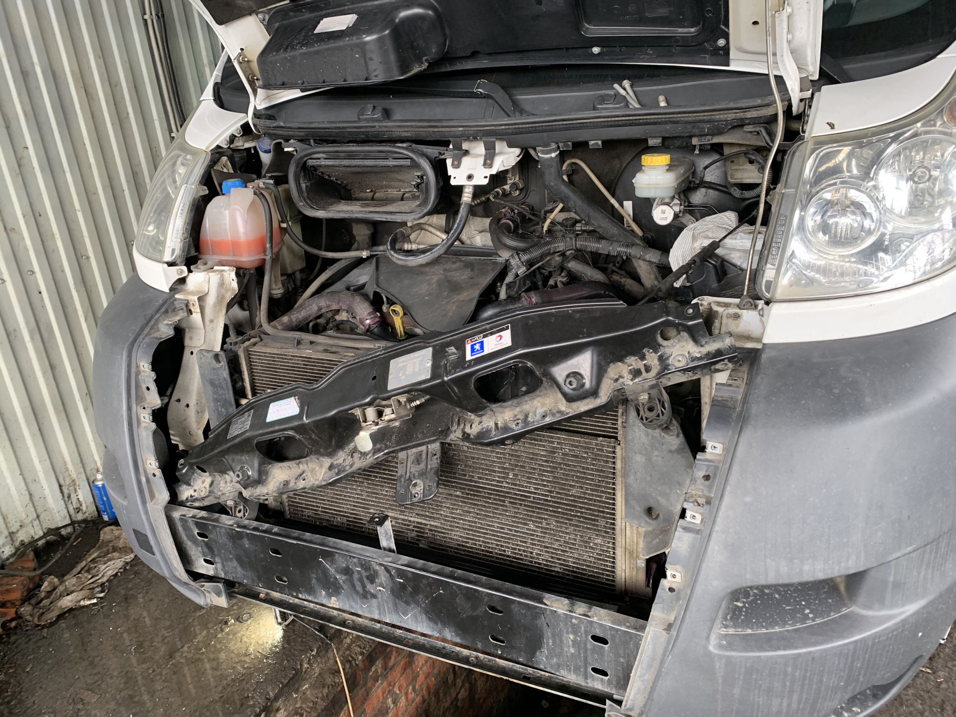 Замена маховика и комплекта сцепления. — Peugeot Boxer (2G), 2,2 л ...