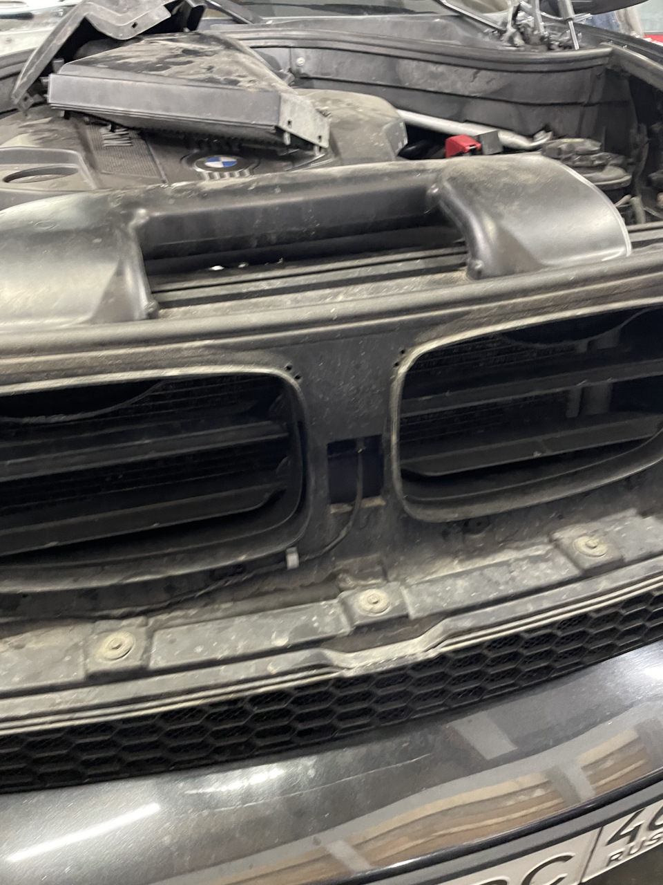 Замена основного радиатора — BMW X5 (E70), 4 л, 2011 года | визит на ...