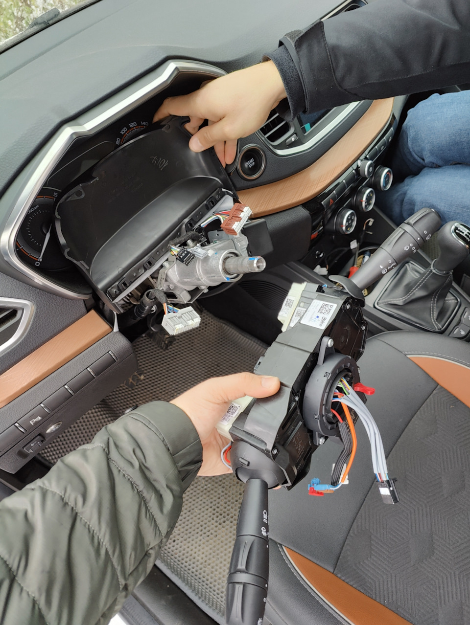 Подогрев руля финиш😎 — Lada Vesta (NG), 1,6 л, 2023 года | аксессуары ...