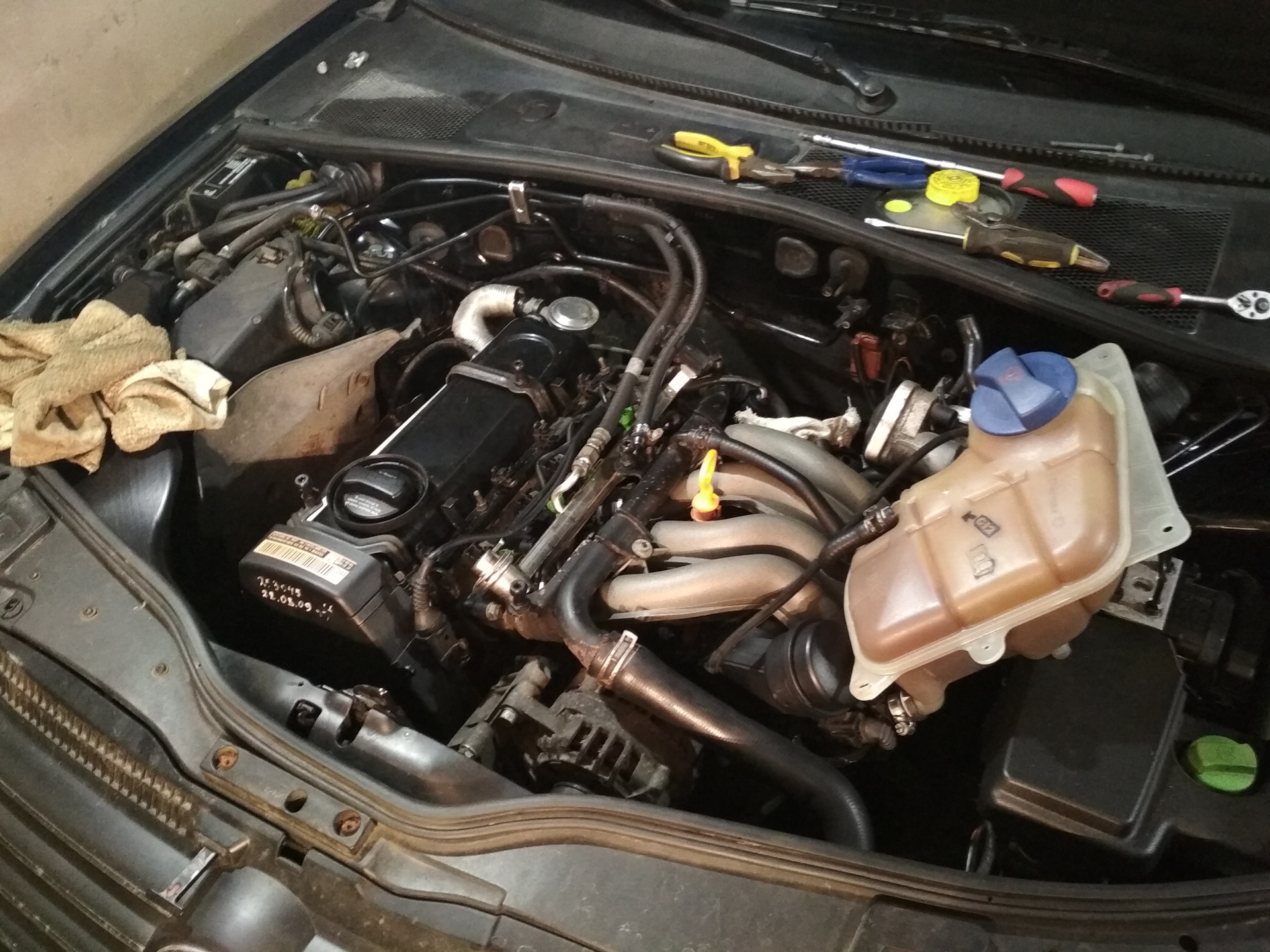 81. Замена ВВ проводов. Чистка ДЗ — Volkswagen Passat B5, 2 л, 2001 ...