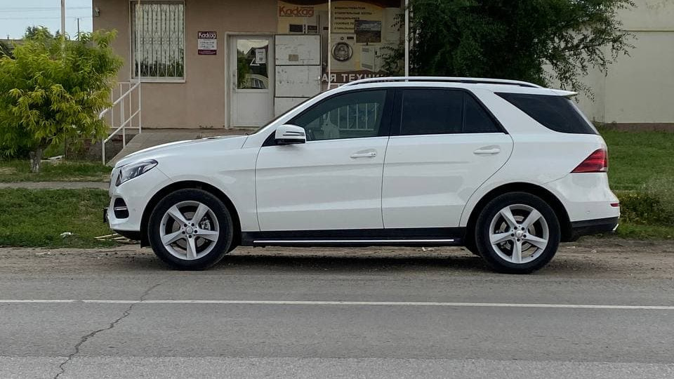 Mercedes-Benz GLE-Class (W166) 2.1 дизельный 2016 | немецкий трактор на ...