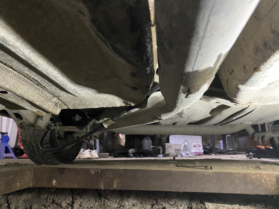 Замена колодок в барабанах, и троса ручного тормоза. — Toyota Corolla ...