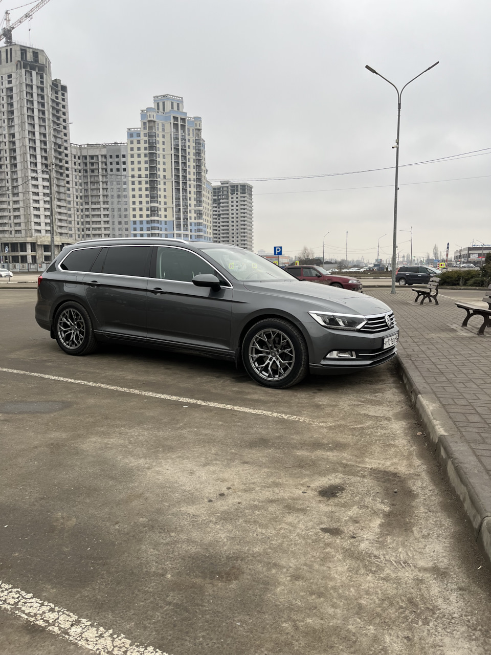 Смена колес — Volkswagen Passat Variant (B8), 1,6 л, 2017 года ...