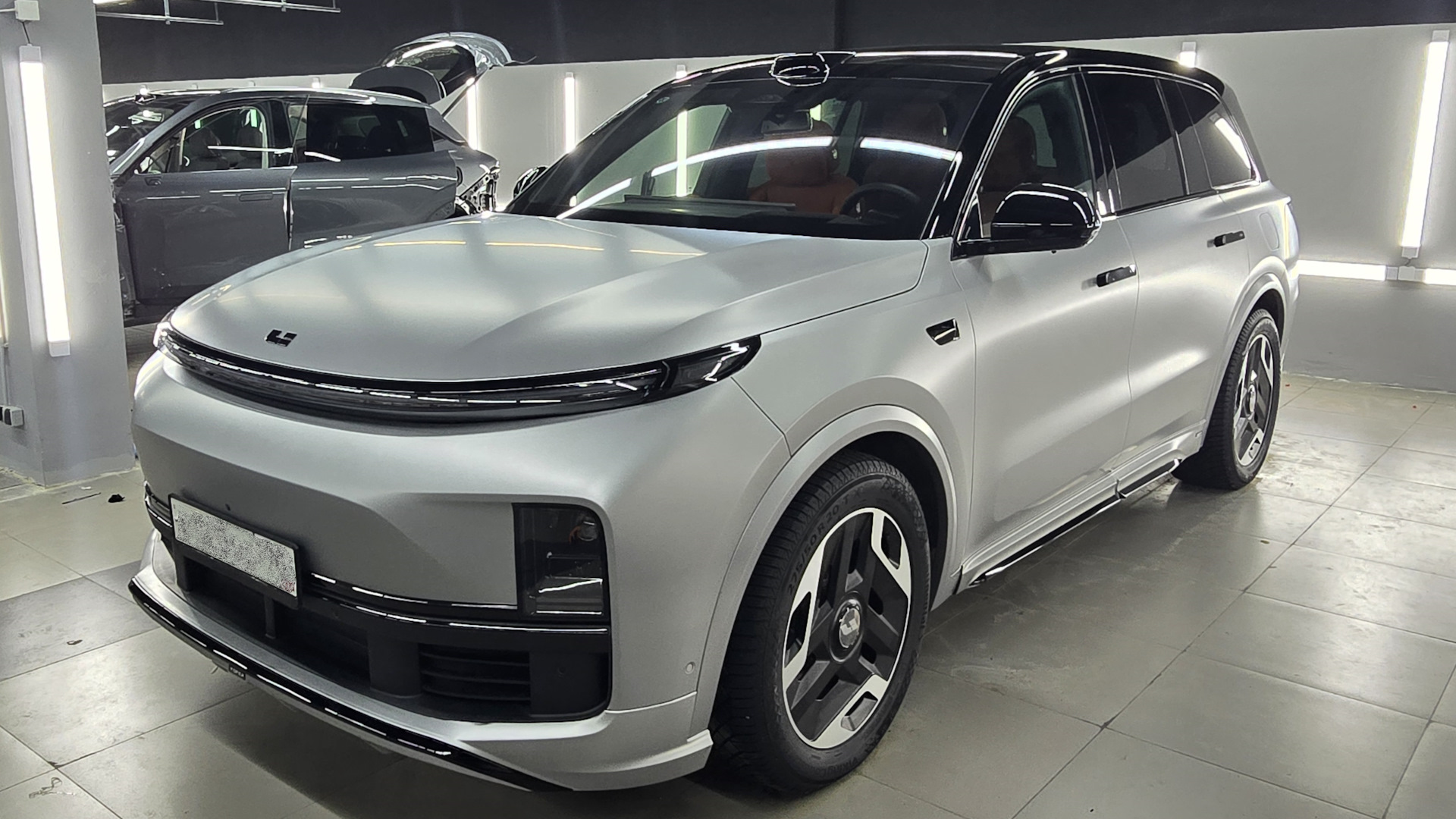 Li Auto Li L9 1.5 гибридный (Plug-in) 2024 | electric-silver на DRIVE2