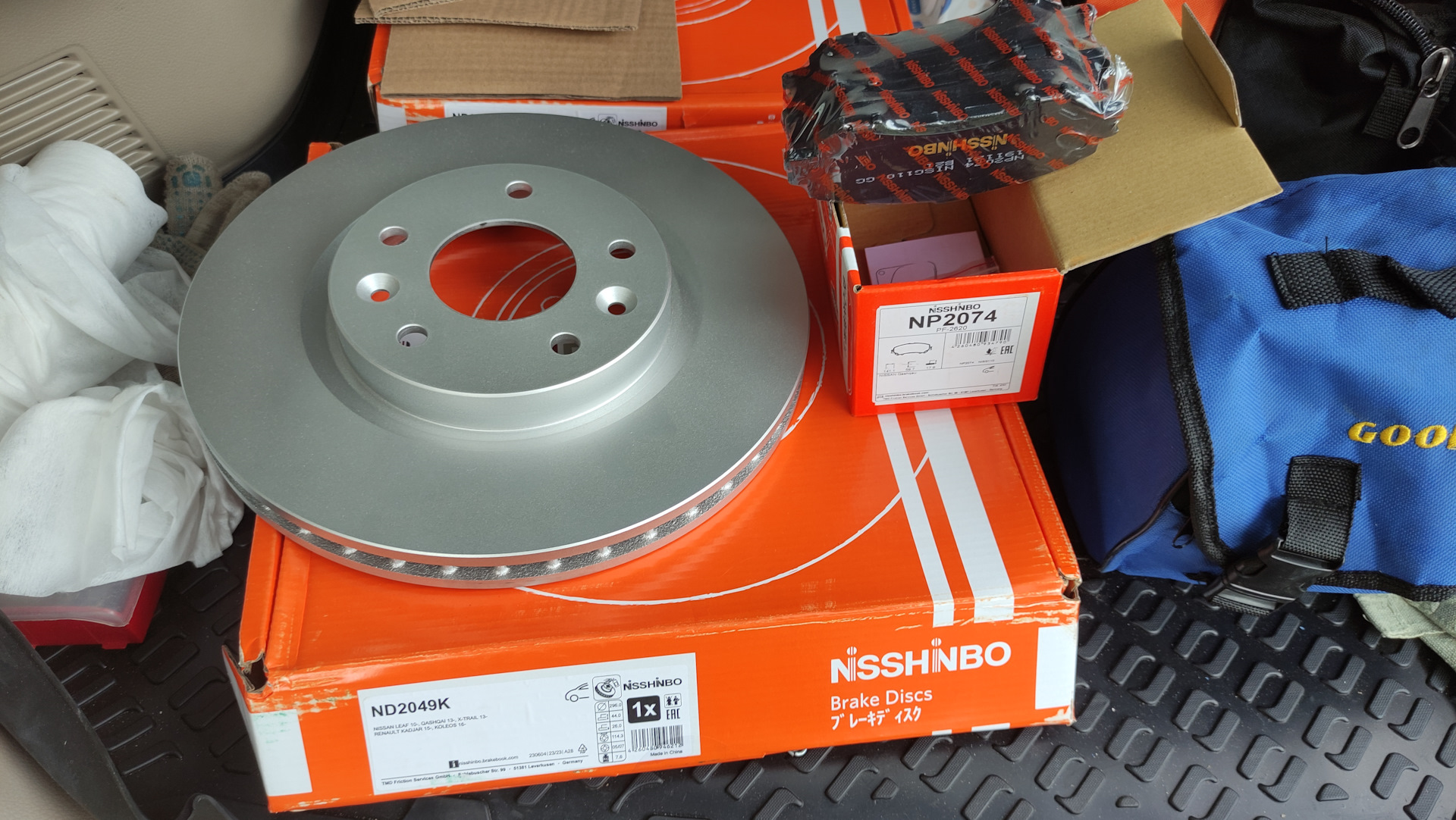 Замена передних тормозных дисков и колодок Nisshinbo. — Nissan X-Trail ...