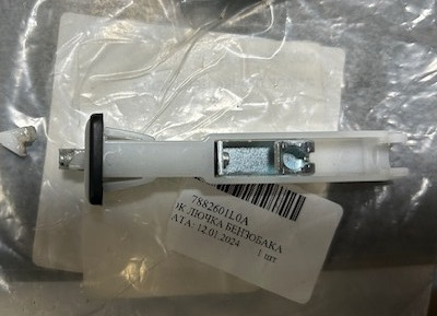 Ремонт замка лючка бензобака — Nissan Cube III, 1,5 л, 2018 года ...