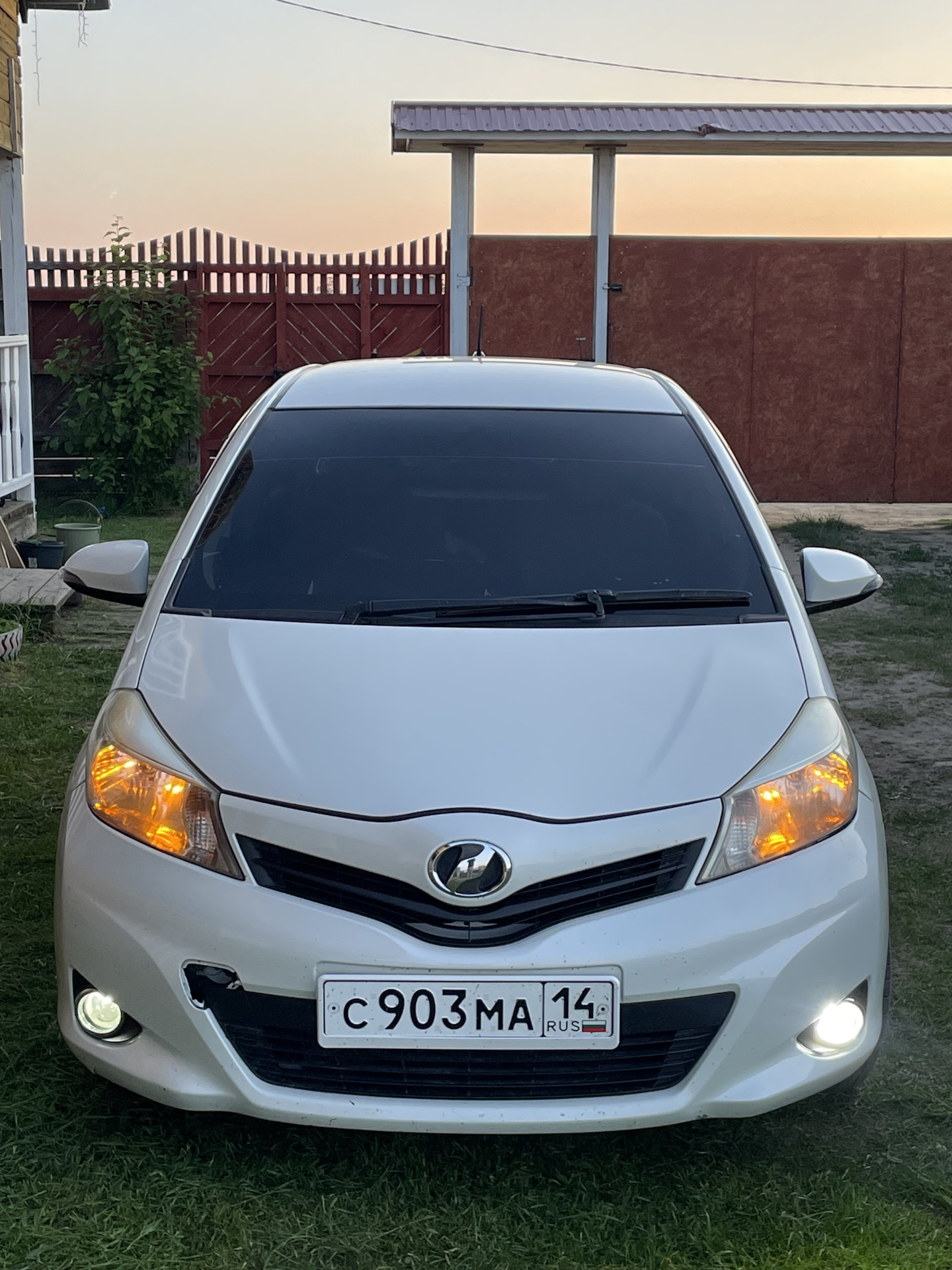 Закатал переднюю полусферу — Toyota Vitz (130), 1 л, 2011 года | расходники | DRIVE2