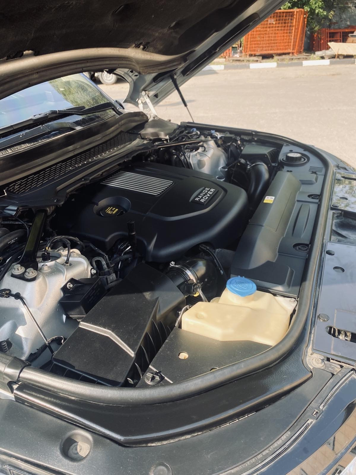 Установка уплотнителей жабо перед лобовым стеклом Range Rover l405 ...