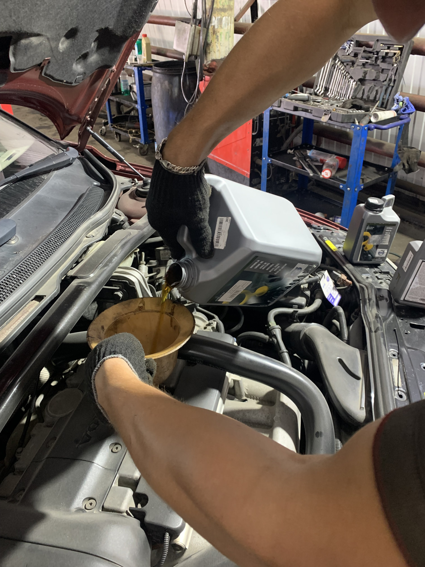 Замена масла и фильтров ТО — Volvo S60 (1G), 2,5 л., 2007 года | визит ...