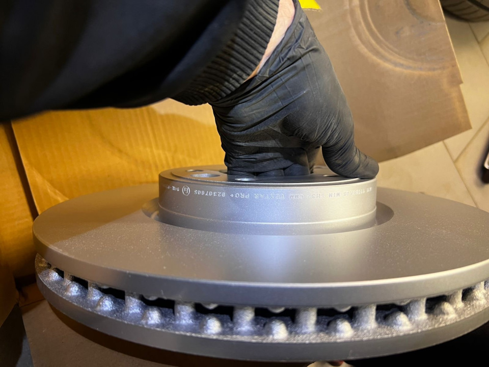 Замена передних тормозных дисков и колодок — Land Rover Range Rover ...