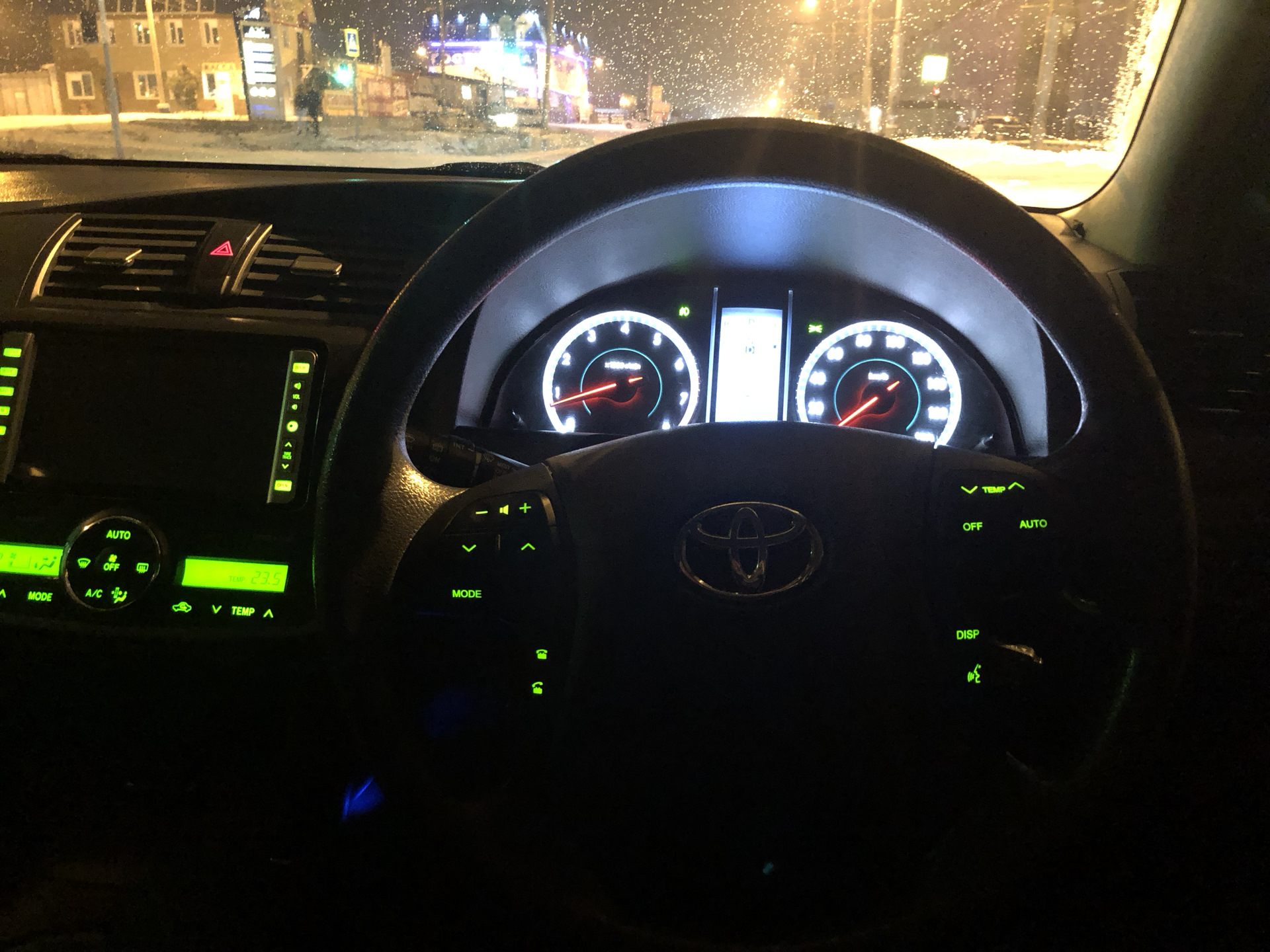 Разъем для антенны и держатель для телефона — Daewoo Nexia, 1,5 л, 2006 ...