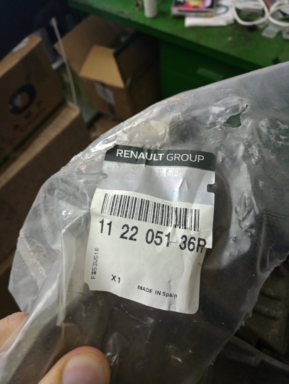 Замена левой подушки двигателя + болт — Renault Fluence, 1,6 л, 2012 ...